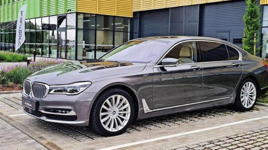 BMW 750 2019 in Vilnius, with an engine capacity of 4.40 L and mileage of 195 thousand km for 25900 €, photo 5 on AUTOMOTO.COM.LV