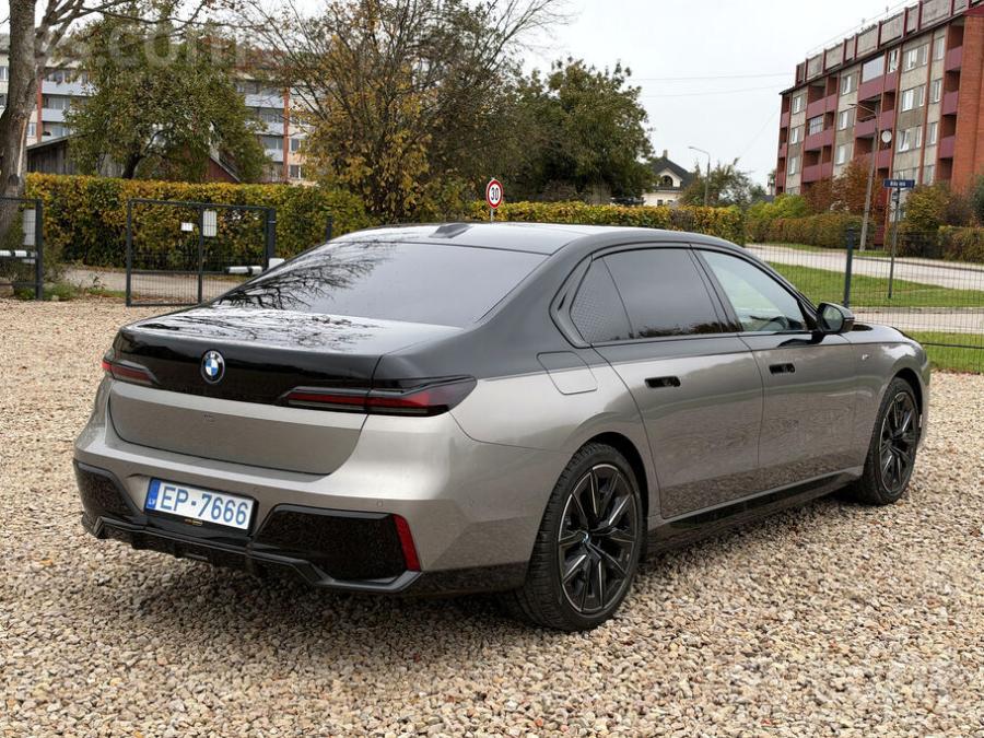BMW 750 2024 in Gulbene, with an engine capacity of 4.40 L and mileage of 37 thousand km for 109990 €, photo 8 on AUTOMOTO.COM.LV