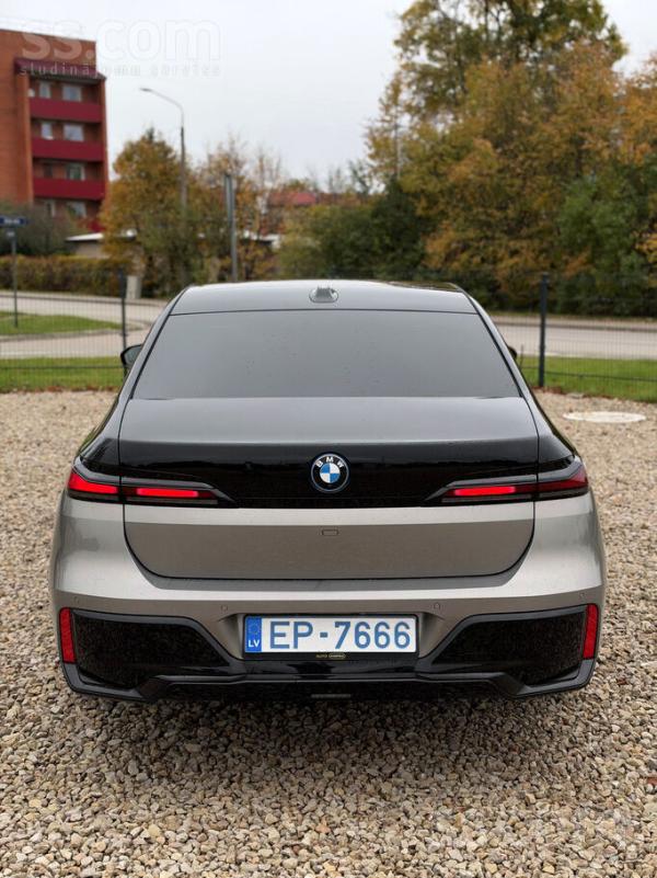 BMW 750 2024 in Gulbene, with an engine capacity of 4.40 L and mileage of 37 thousand km for 109990 €, photo 9 on AUTOMOTO.COM.LV