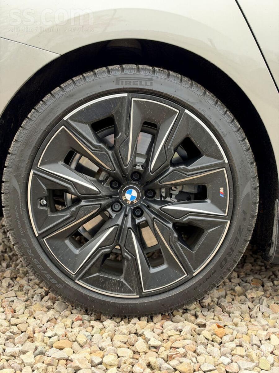 BMW 750 2024 in Gulbene, with an engine capacity of 4.40 L and mileage of 37 thousand km for 109990 €, photo 12 on AUTOMOTO.COM.LV