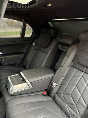 BMW 750 2024 in Gulbene, with an engine capacity of 4.40 L and mileage of 37 thousand km for 109990 €, photo 18 on AUTOMOTO.COM.LV