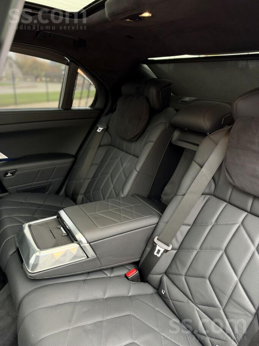 BMW 750 2024 in Gulbene, with an engine capacity of 4.40 L and mileage of 37 thousand km for 109990 €, photo 18 on AUTOMOTO.COM.LV