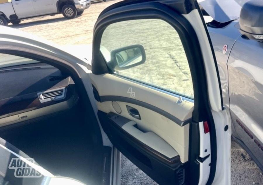 Balts BMW 750 2008 Šauļi, ar dzinēja tilpumu 4.80 L un nobraukumu 83 tūkst. km par 7500 €, foto 12 vietnē AUTOMOTO.COM.LV
