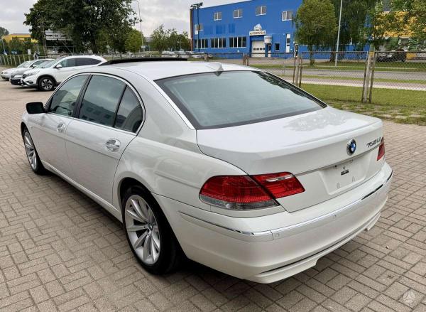 White BMW 750 2008 in Siauliai, with an engine capacity of 4.80 L and mileage of 133 thousand km for 9900 €, photo 3 on AUTOMOTO.COM.LV