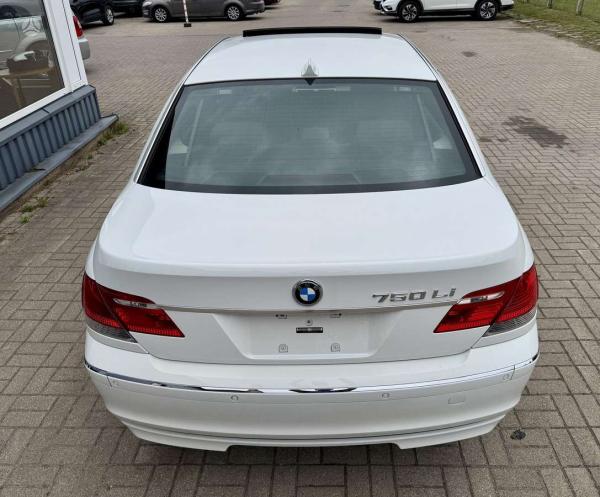 White BMW 750 2008 in Siauliai, with an engine capacity of 4.80 L and mileage of 133 thousand km for 9900 €, photo 5 on AUTOMOTO.COM.LV