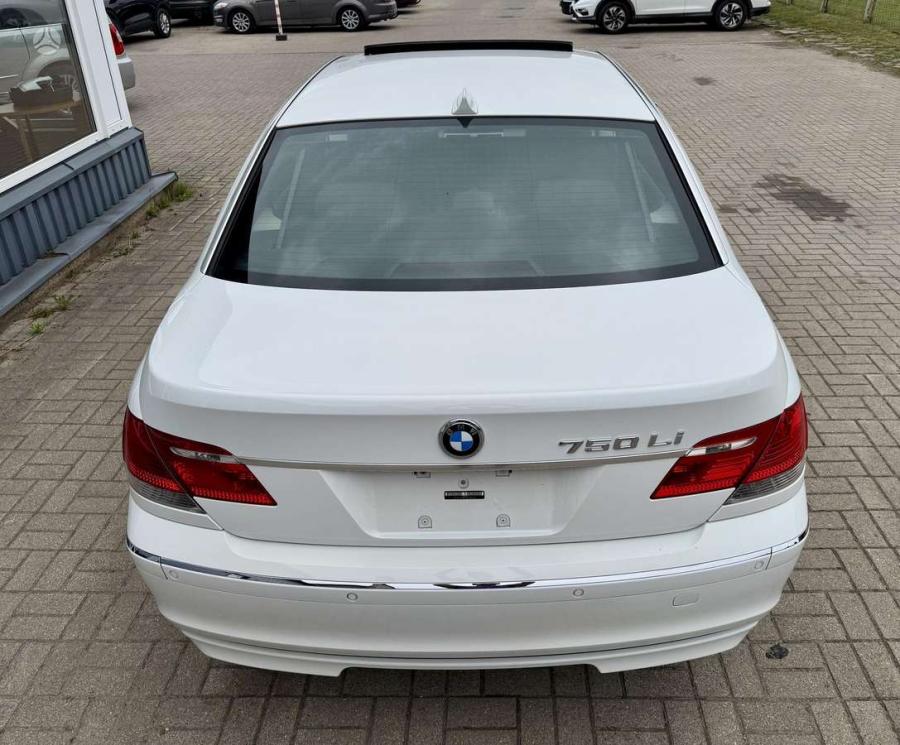 White BMW 750 2008 in Siauliai, with an engine capacity of 4.80 L and mileage of 133 thousand km for 9900 €, photo 6 on AUTOMOTO.COM.LV