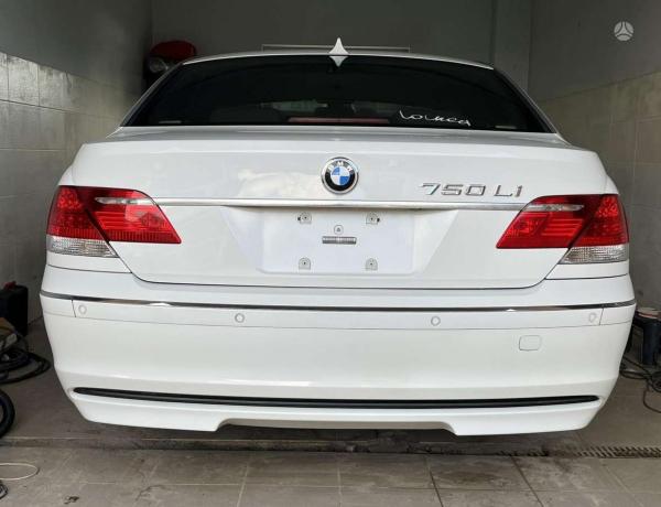 White BMW 750 2008 in Siauliai, with an engine capacity of 4.80 L and mileage of 133 thousand km for 9900 €, photo 6 on AUTOMOTO.COM.LV
