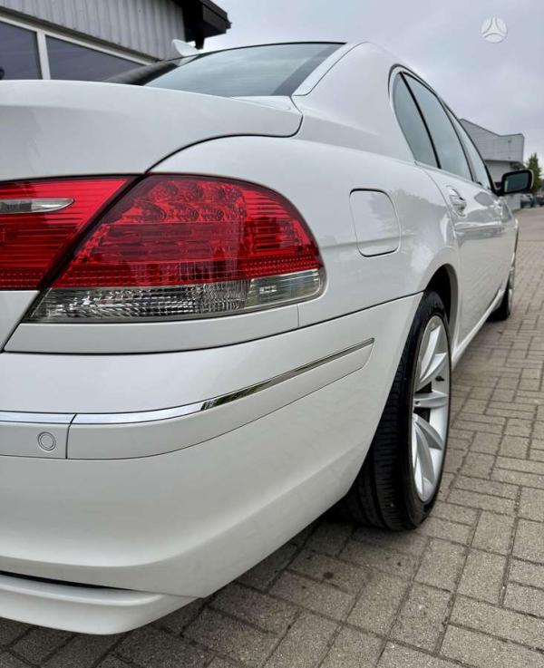 White BMW 750 2008 in Siauliai, with an engine capacity of 4.80 L and mileage of 133 thousand km for 9900 €, photo 7 on AUTOMOTO.COM.LV