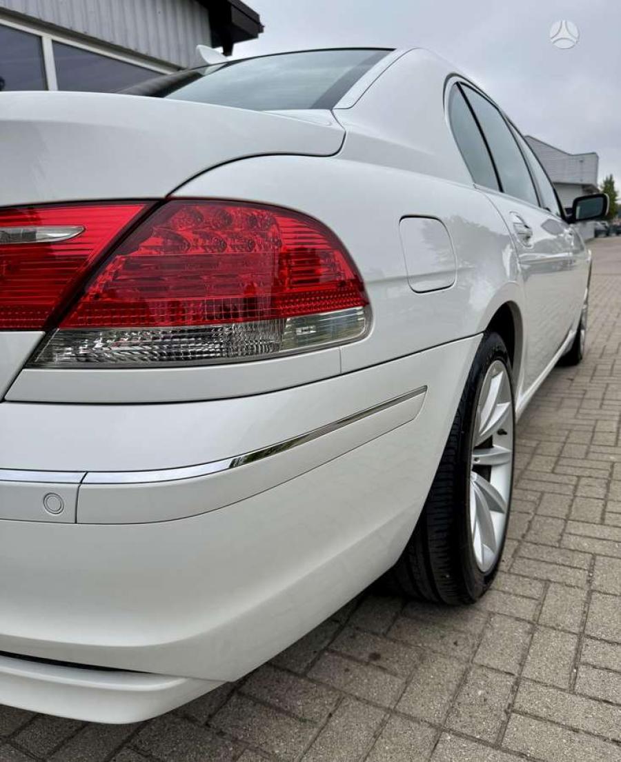 White BMW 750 2008 in Siauliai, with an engine capacity of 4.80 L and mileage of 133 thousand km for 9900 €, photo 8 on AUTOMOTO.COM.LV