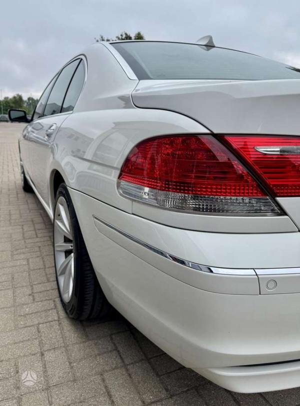 White BMW 750 2008 in Siauliai, with an engine capacity of 4.80 L and mileage of 133 thousand km for 9900 €, photo 8 on AUTOMOTO.COM.LV