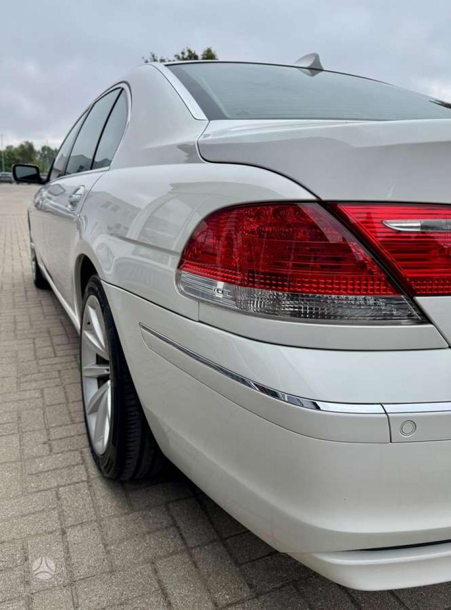 White BMW 750 2008 in Siauliai, with an engine capacity of 4.80 L and mileage of 133 thousand km for 9900 €, photo 9 on AUTOMOTO.COM.LV