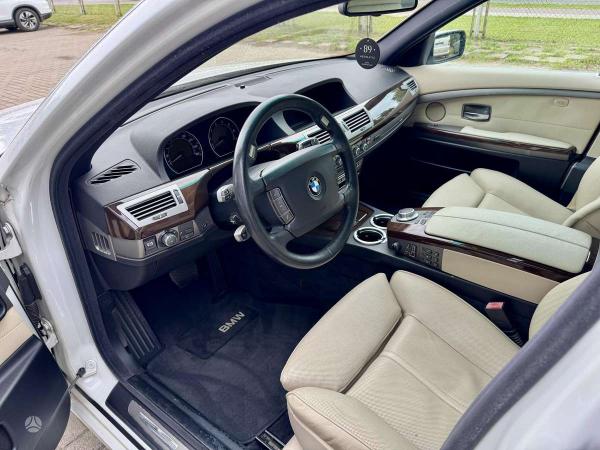 White BMW 750 2008 in Siauliai, with an engine capacity of 4.80 L and mileage of 133 thousand km for 9900 €, photo 10 on AUTOMOTO.COM.LV