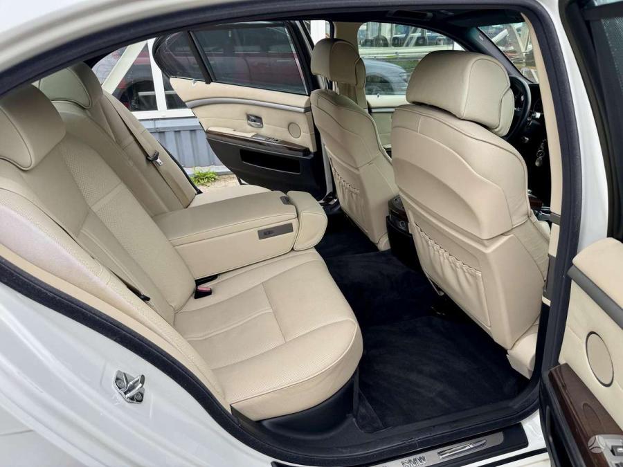 White BMW 750 2008 in Siauliai, with an engine capacity of 4.80 L and mileage of 133 thousand km for 9900 €, photo 14 on AUTOMOTO.COM.LV