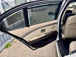 White BMW 750 2008 in Siauliai, with an engine capacity of 4.80 L and mileage of 133 thousand km for 9900 €, photo 17 on AUTOMOTO.COM.LV