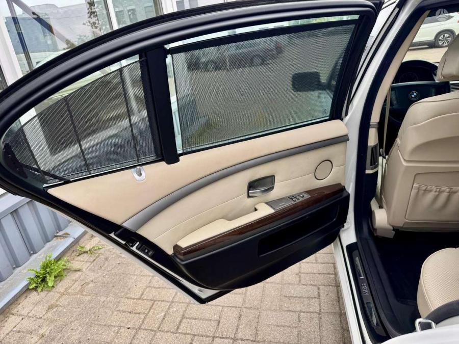 White BMW 750 2008 in Siauliai, with an engine capacity of 4.80 L and mileage of 133 thousand km for 9900 €, photo 17 on AUTOMOTO.COM.LV
