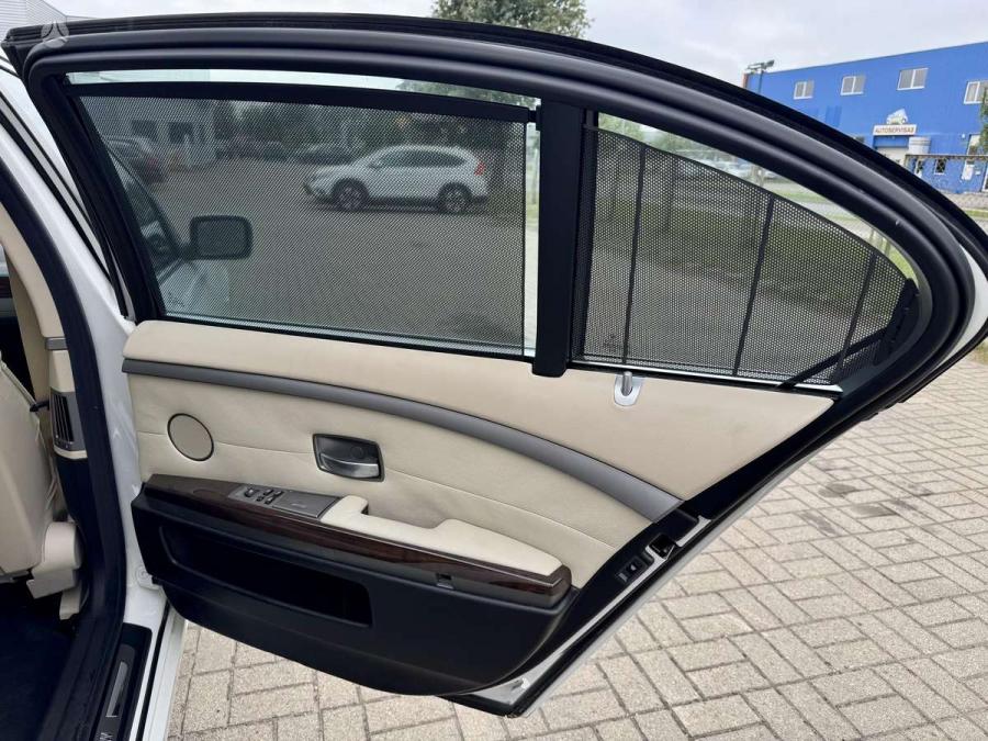 White BMW 750 2008 in Siauliai, with an engine capacity of 4.80 L and mileage of 133 thousand km for 9900 €, photo 18 on AUTOMOTO.COM.LV