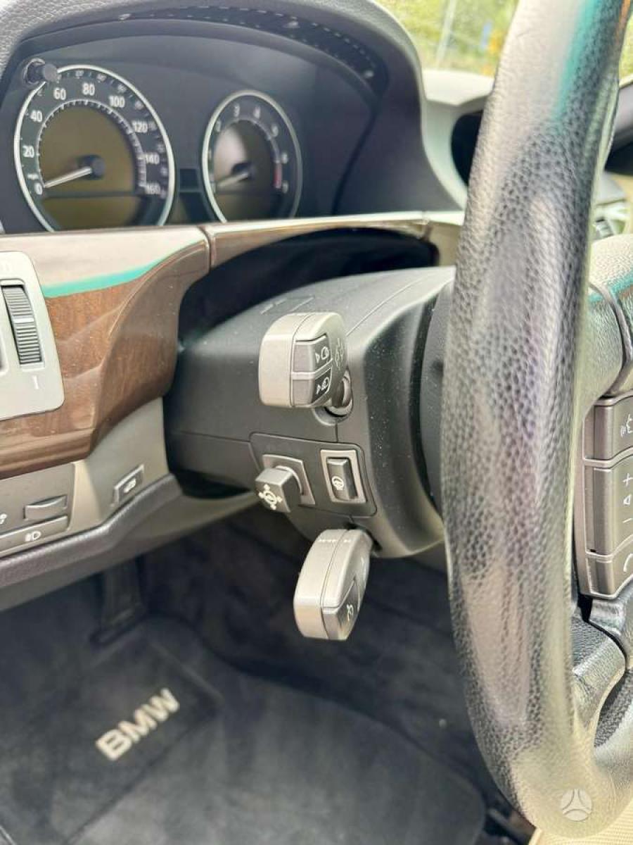 White BMW 750 2008 in Siauliai, with an engine capacity of 4.80 L and mileage of 133 thousand km for 9900 €, photo 20 on AUTOMOTO.COM.LV