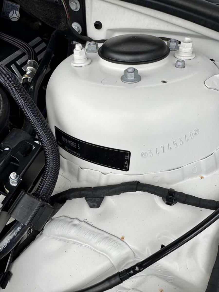 White BMW 750 2008 in Siauliai, with an engine capacity of 4.80 L and mileage of 133 thousand km for 9900 €, photo 21 on AUTOMOTO.COM.LV