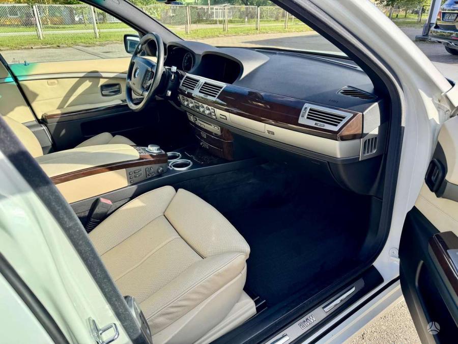 White BMW 750 2008 in Siauliai, with an engine capacity of 4.80 L and mileage of 133 thousand km for 9900 €, photo 28 on AUTOMOTO.COM.LV