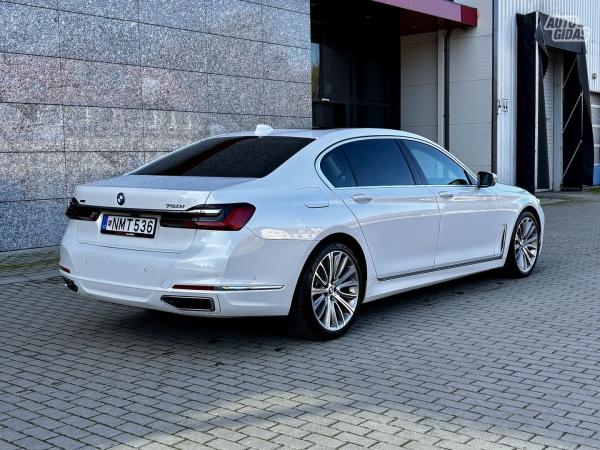 White BMW 750 2021 in Klaipeda, with an engine capacity of 4.40 L and mileage of 139 thousand km for 39450 €, photo 3 on AUTOMOTO.COM.LV