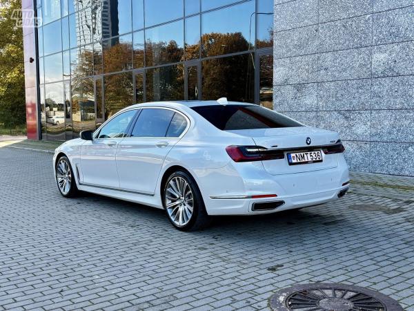 White BMW 750 2021 in Klaipeda, with an engine capacity of 4.40 L and mileage of 139 thousand km for 39450 €, photo 4 on AUTOMOTO.COM.LV