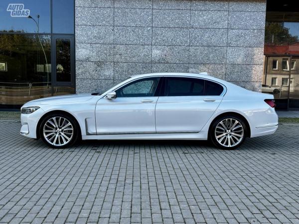 White BMW 750 2021 in Klaipeda, with an engine capacity of 4.40 L and mileage of 139 thousand km for 39450 €, photo 6 on AUTOMOTO.COM.LV