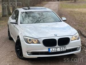 Белый БМВ 750 2009 в Рига, объемом двигателя 4.40 л и пробегом 350 тыс. км за 3990 €, фото 3 на AUTOMOTO.COM.LV