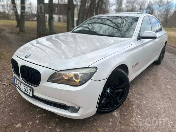 White BMW 750 2009 in Riga, with an engine capacity of 4.40 L and mileage of 350 thousand km for 3990 €, photo 4 on AUTOMOTO.COM.LV