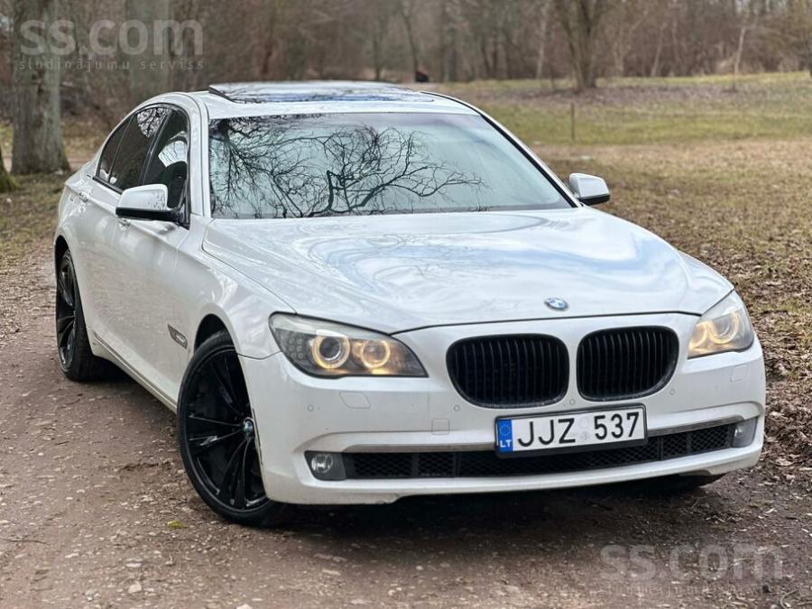 Белый БМВ 750 2009 в Рига, объемом двигателя 4.40 л и пробегом 350 тыс. км за 3990 €, фото 6 на AUTOMOTO.COM.LV