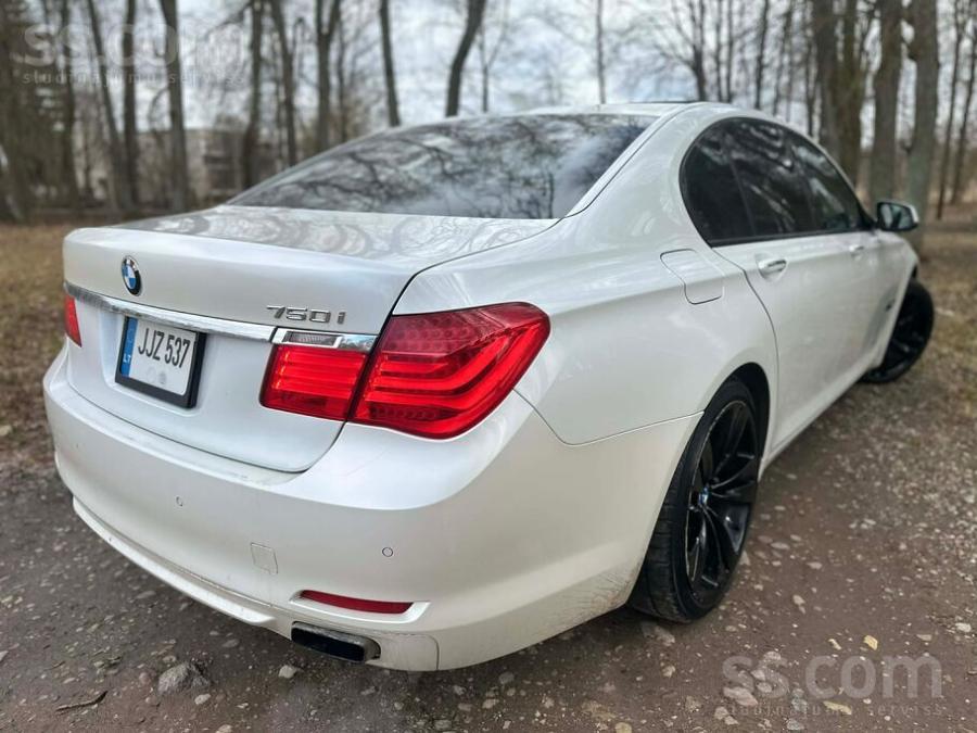 Белый БМВ 750 2009 в Рига, объемом двигателя 4.40 л и пробегом 350 тыс. км за 3990 €, фото 7 на AUTOMOTO.COM.LV