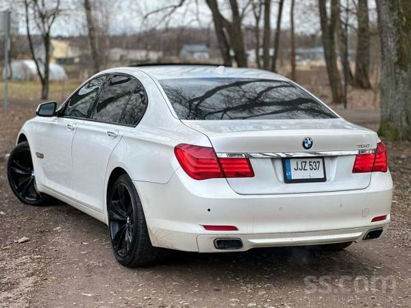 White BMW 750 2009 in Riga, with an engine capacity of 4.40 L and mileage of 350 thousand km for 3990 €, photo 7 on AUTOMOTO.COM.LV