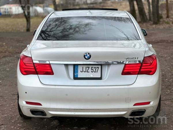 White BMW 750 2009 in Riga, with an engine capacity of 4.40 L and mileage of 350 thousand km for 3990 €, photo 9 on AUTOMOTO.COM.LV