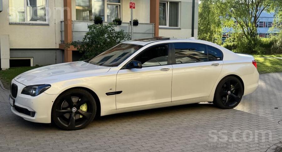 White BMW 750 2009 in Riga, with an engine capacity of 4.40 L and mileage of 214 thousand km for 11500 €, photo 1 on AUTOMOTO.COM.LV