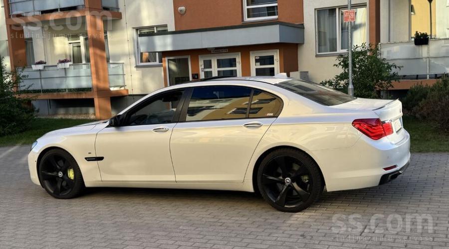 White BMW 750 2009 in Riga, with an engine capacity of 4.40 L and mileage of 214 thousand km for 11500 €, photo 3 on AUTOMOTO.COM.LV