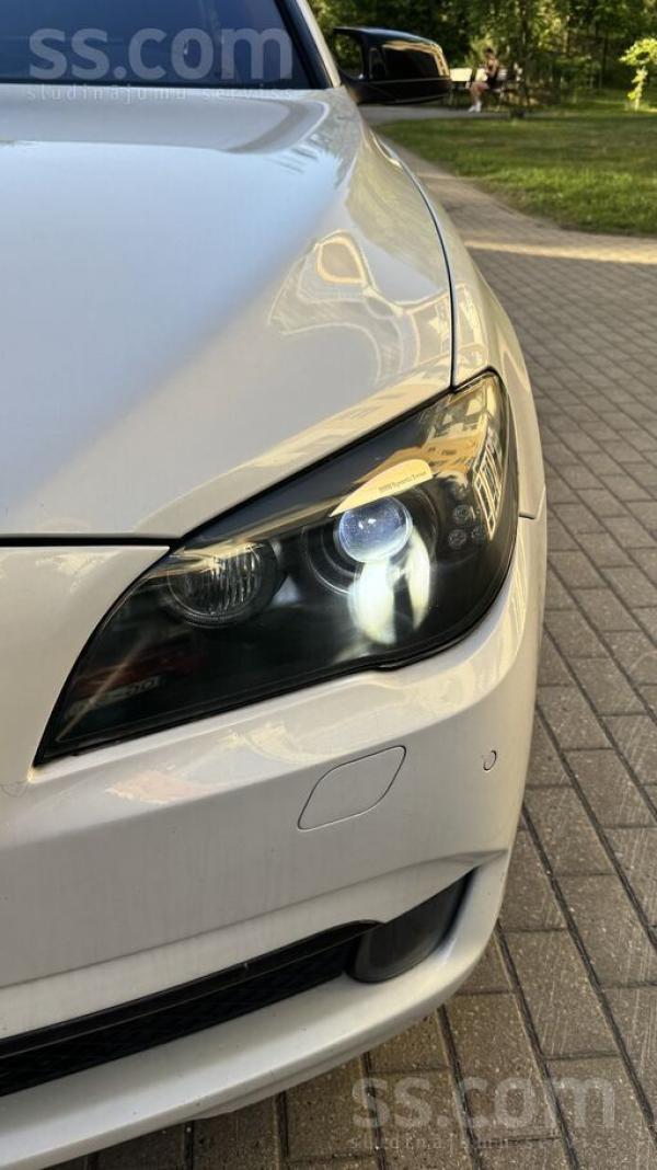 White BMW 750 2009 in Riga, with an engine capacity of 4.40 L and mileage of 214 thousand km for 11500 €, photo 7 on AUTOMOTO.COM.LV