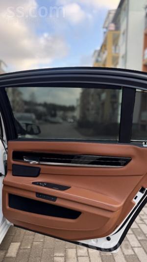 White BMW 750 2009 in Riga, with an engine capacity of 4.40 L and mileage of 214 thousand km for 11500 €, photo 14 on AUTOMOTO.COM.LV