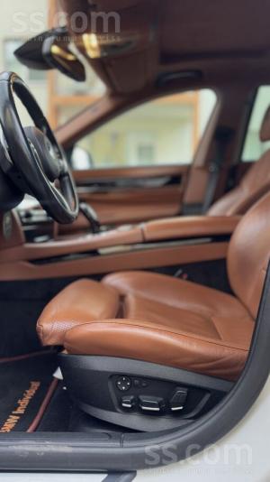 White BMW 750 2009 in Riga, with an engine capacity of 4.40 L and mileage of 214 thousand km for 11500 €, photo 16 on AUTOMOTO.COM.LV