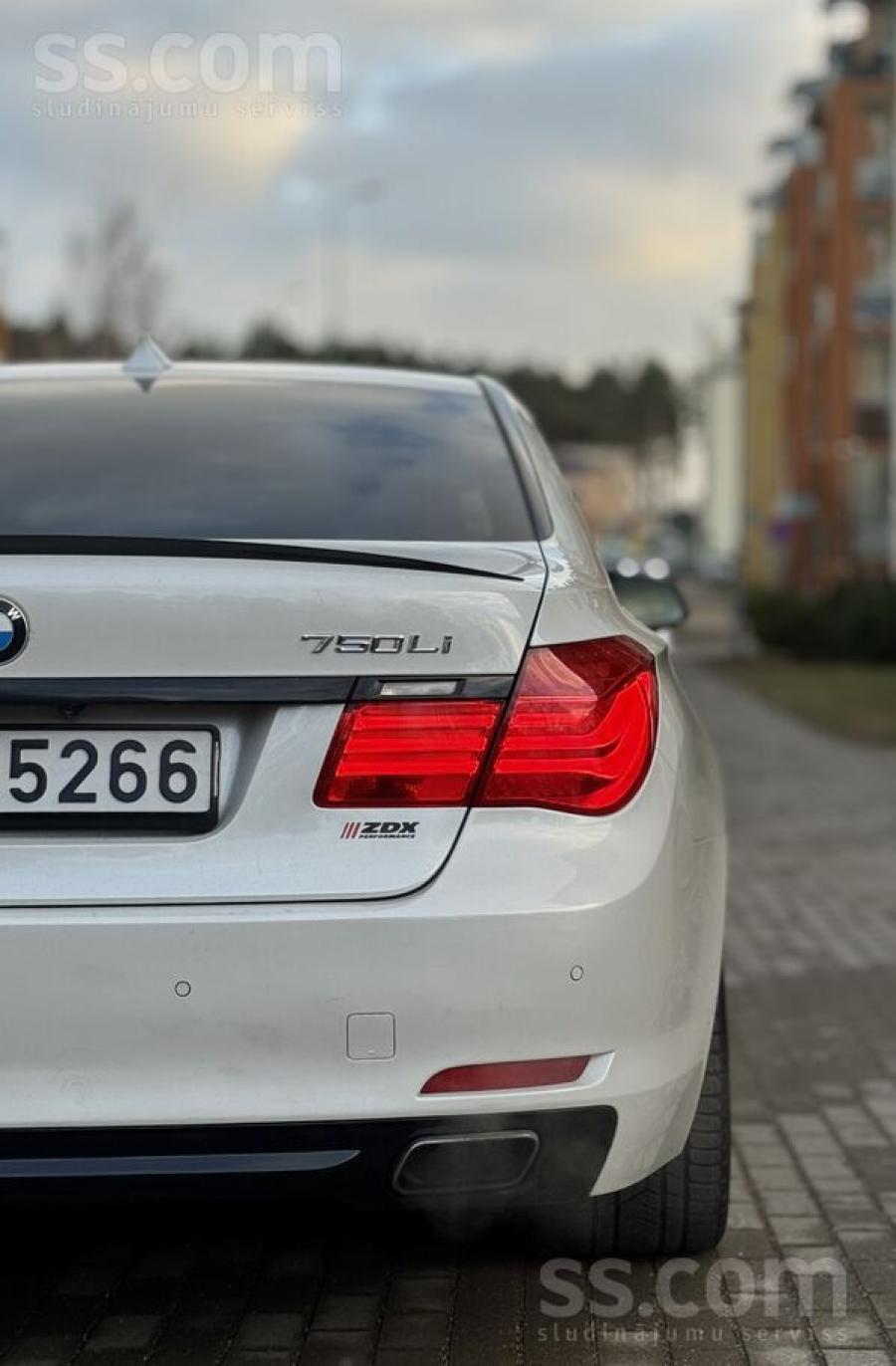 White BMW 750 2009 in Riga, with an engine capacity of 4.40 L and mileage of 214 thousand km for 11500 €, photo 31 on AUTOMOTO.COM.LV