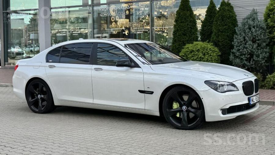 Balts BMW 750 2009 Rīga, ar dzinēja tilpumu 4.40 L un nobraukumu 214 tūkst. km par 11700 €, foto 4 vietnē AUTOMOTO.COM.LV