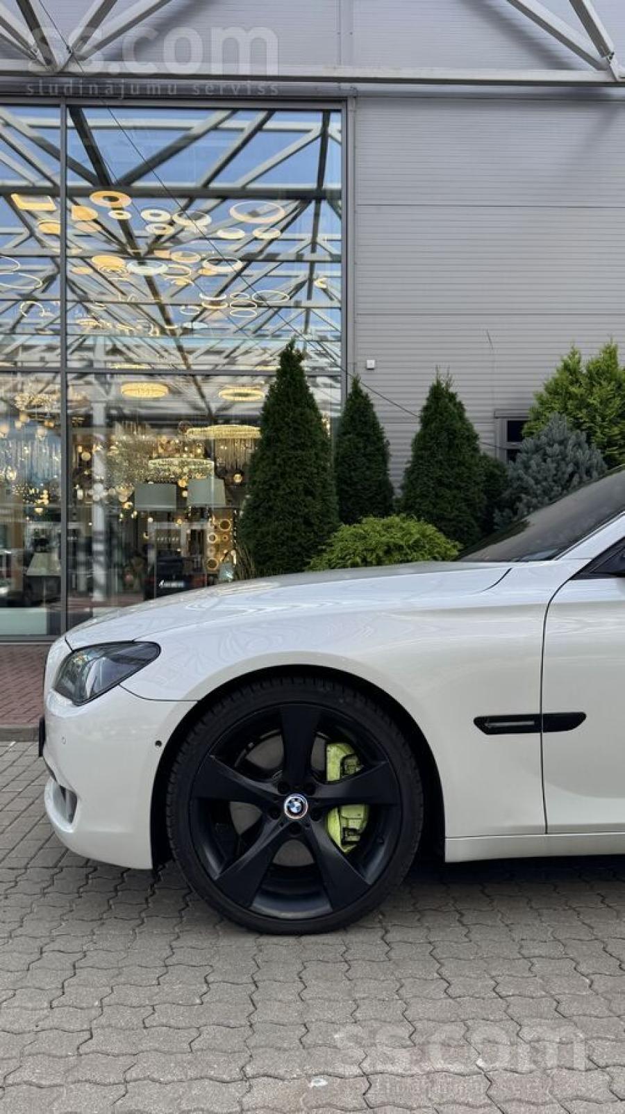 Balts BMW 750 2009 Rīga, ar dzinēja tilpumu 4.40 L un nobraukumu 214 tūkst. km par 11700 €, foto 9 vietnē AUTOMOTO.COM.LV