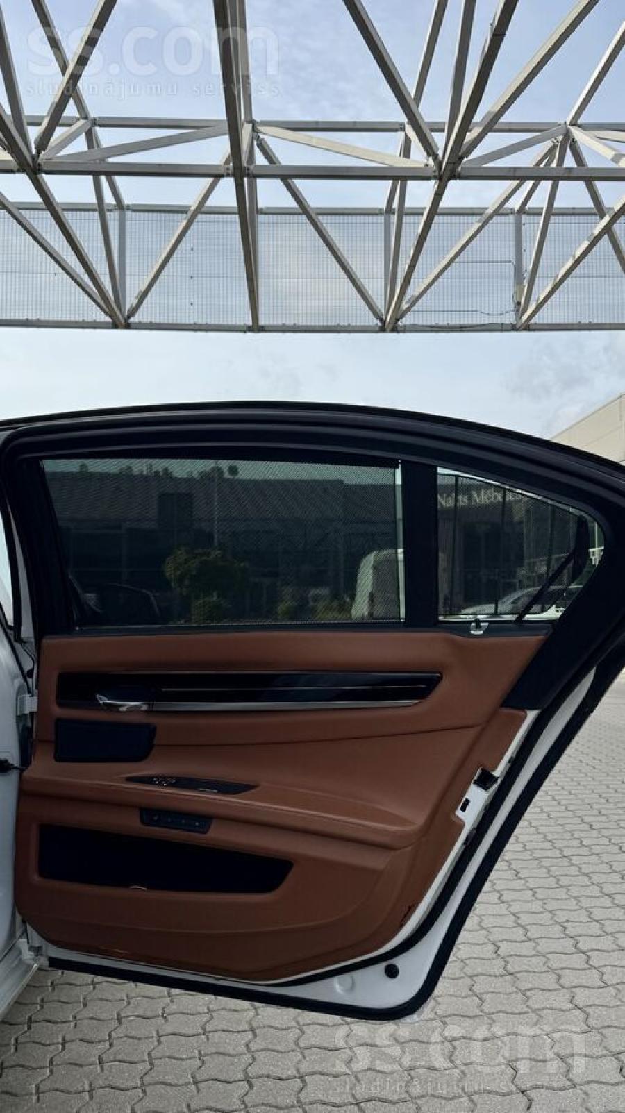 Balts BMW 750 2009 Rīga, ar dzinēja tilpumu 4.40 L un nobraukumu 214 tūkst. km par 11700 €, foto 14 vietnē AUTOMOTO.COM.LV