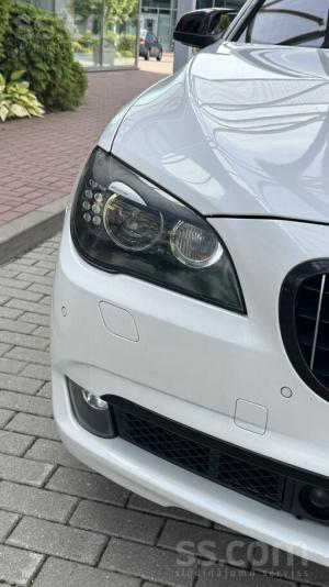 Balts BMW 750 2009 Rīga, ar dzinēja tilpumu 4.40 L un nobraukumu 214 tūkst. km par 11700 €, foto 35 vietnē AUTOMOTO.COM.LV
