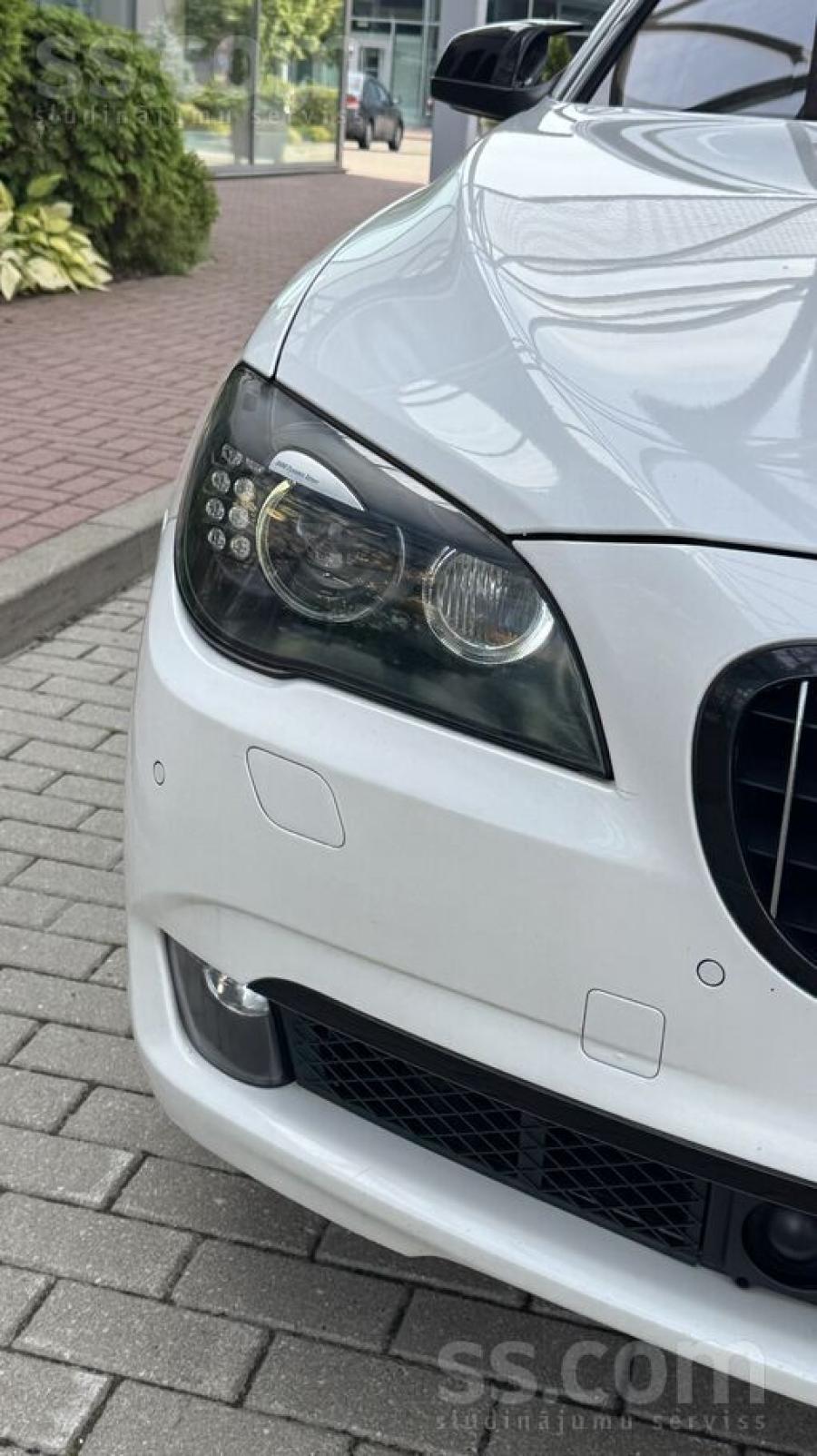 Balts BMW 750 2009 Rīga, ar dzinēja tilpumu 4.40 L un nobraukumu 214 tūkst. km par 11700 €, foto 35 vietnē AUTOMOTO.COM.LV