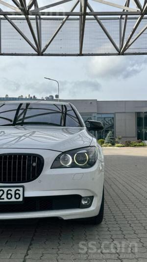 Balts BMW 750 2009 Rīga, ar dzinēja tilpumu 4.40 L un nobraukumu 214 tūkst. km par 11700 €, foto 36 vietnē AUTOMOTO.COM.LV
