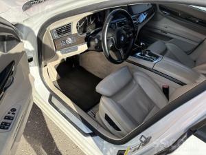 Balts BMW 750 2009 Rīga, ar dzinēja tilpumu 4.40 L un nobraukumu 193 tūkst. km par 2900 €, foto 6 vietnē AUTOMOTO.COM.LV