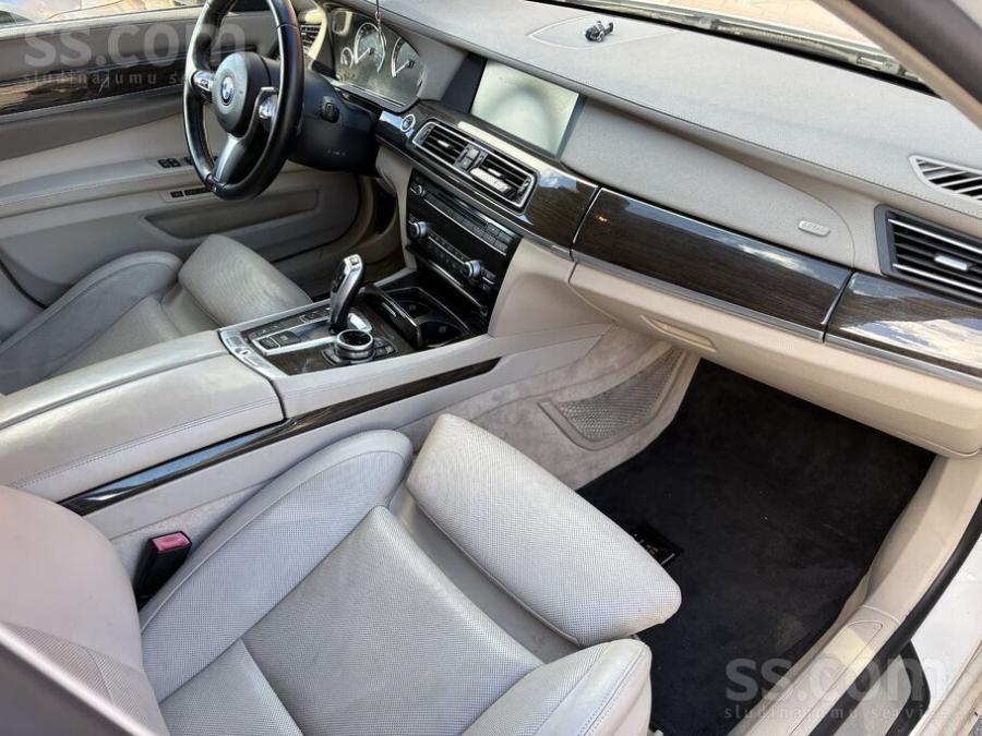 Balts BMW 750 2009 Rīga, ar dzinēja tilpumu 4.40 L un nobraukumu 193 tūkst. km par 2900 €, foto 11 vietnē AUTOMOTO.COM.LV