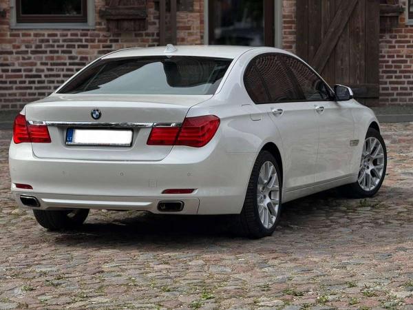 Balts BMW 750 2010 Klaipėda, ar dzinēja tilpumu 4.40 L un nobraukumu 171 tūkst. km par 10300 €, foto 8 vietnē AUTOMOTO.COM.LV
