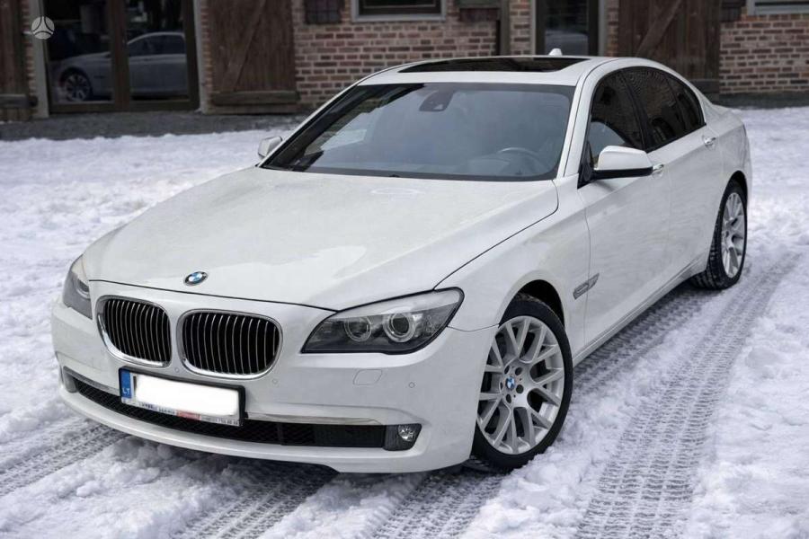 Balts BMW 750 2010 Klaipėda, ar dzinēja tilpumu 4.40 L un nobraukumu 171 tūkst. km par 9990 €, foto 2 vietnē AUTOMOTO.COM.LV