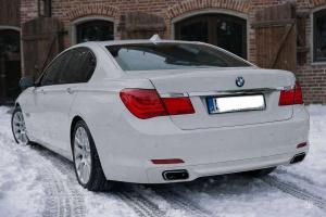 Balts BMW 750 2010 Klaipėda, ar dzinēja tilpumu 4.40 L un nobraukumu 171 tūkst. km par 9990 €, foto 4 vietnē AUTOMOTO.COM.LV
