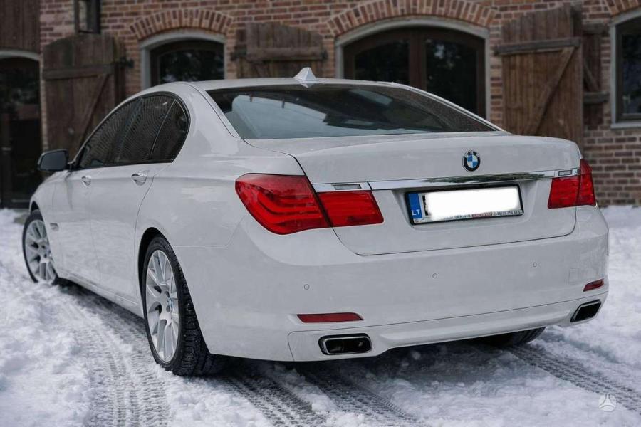Balts BMW 750 2010 Klaipėda, ar dzinēja tilpumu 4.40 L un nobraukumu 171 tūkst. km par 9990 €, foto 4 vietnē AUTOMOTO.COM.LV